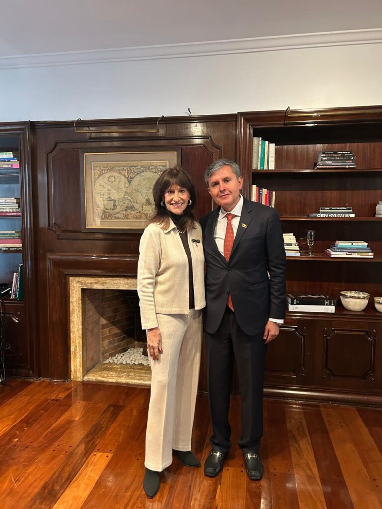 Recepcion en la Embajada de Colombia - Embassy of the Sovereign Order ...